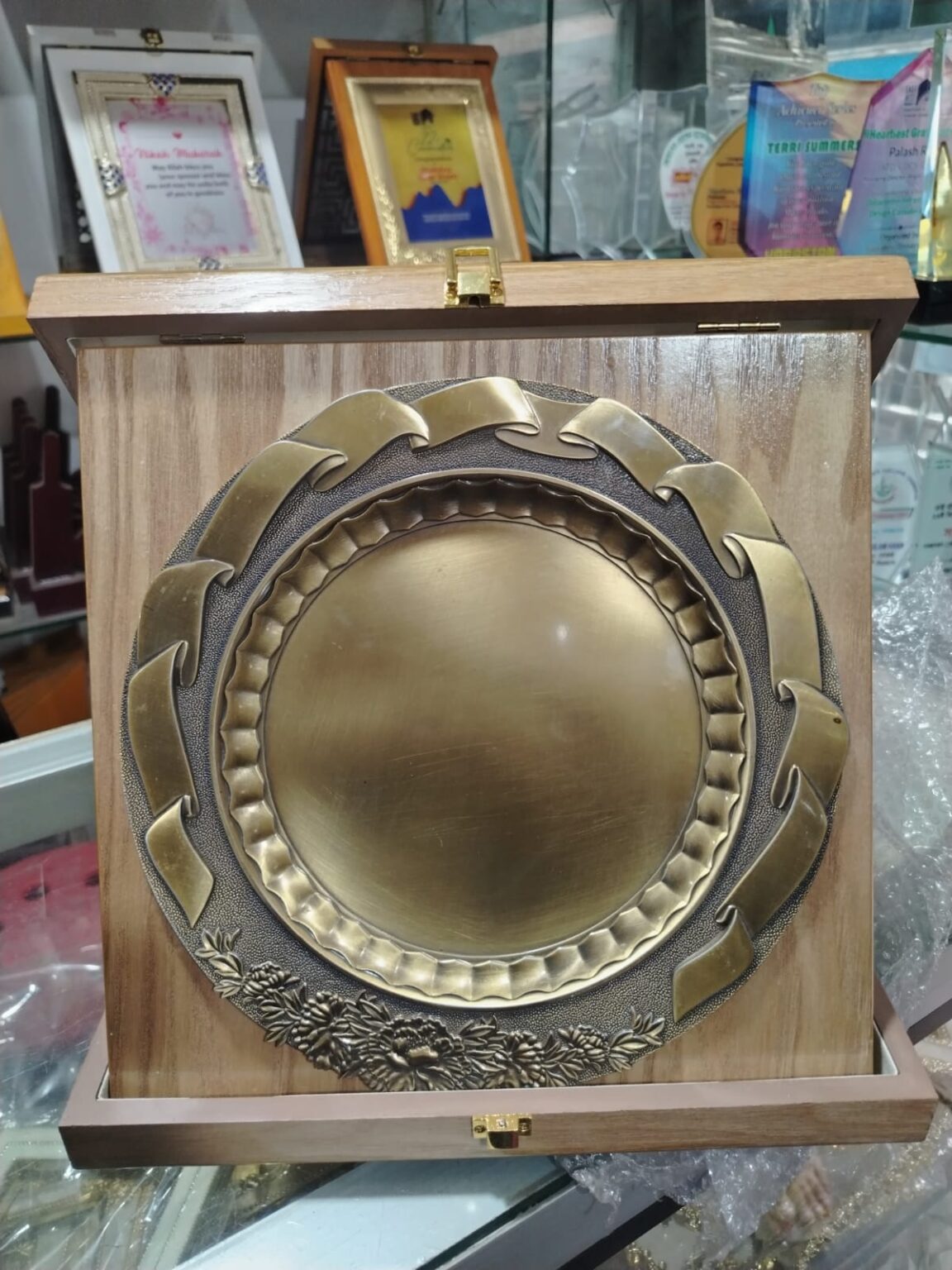 Silver cast crest with premium wooden laser cutting box - Best Marketplace